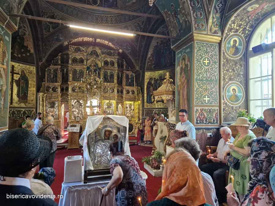 Primirea Icoanei Maicii Domnului de la Mănăstirea Adam - Biserica ...