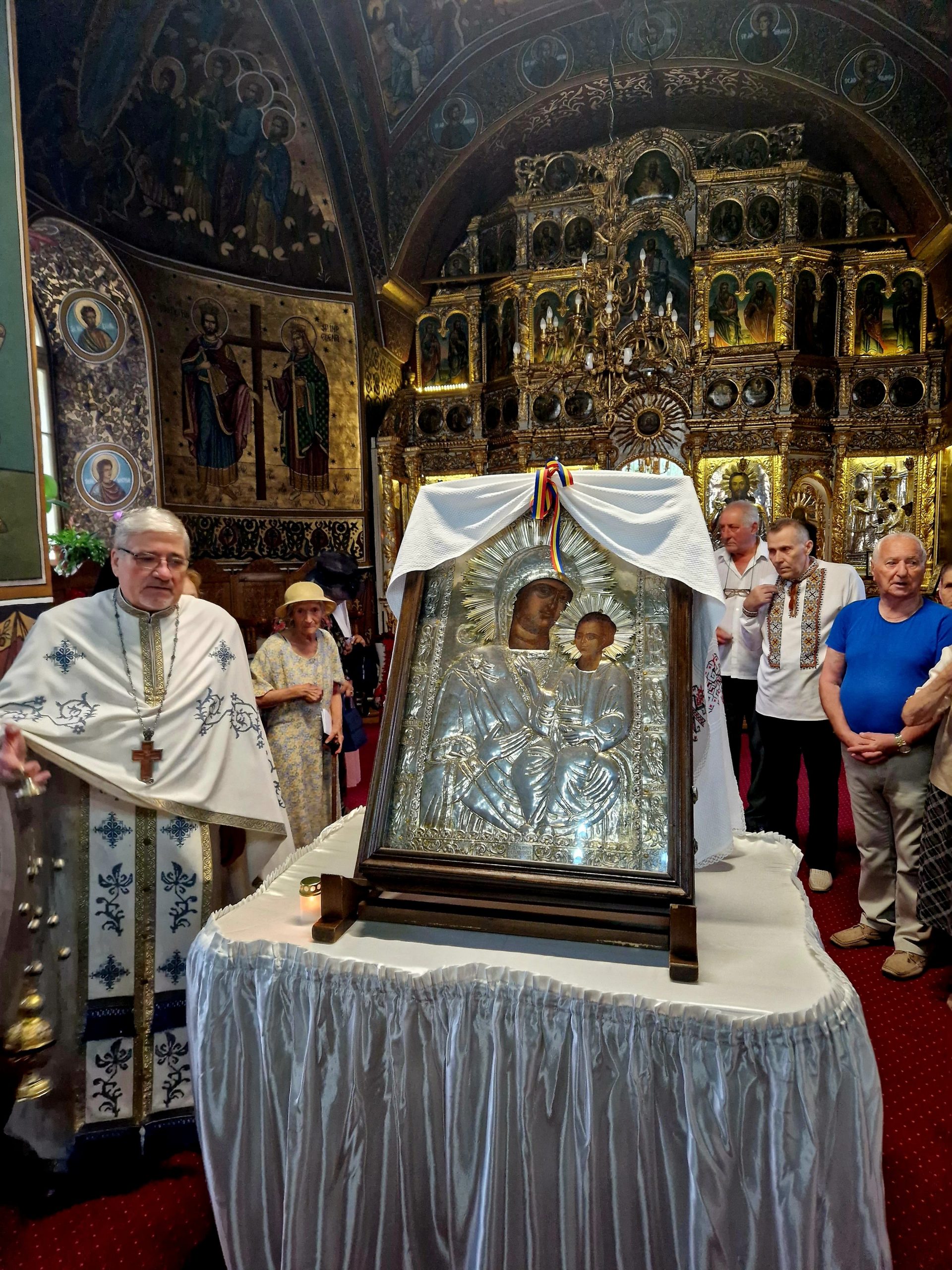 Primirea Icoanei Maicii Domnului de la Mănăstirea Adam - Biserica ...